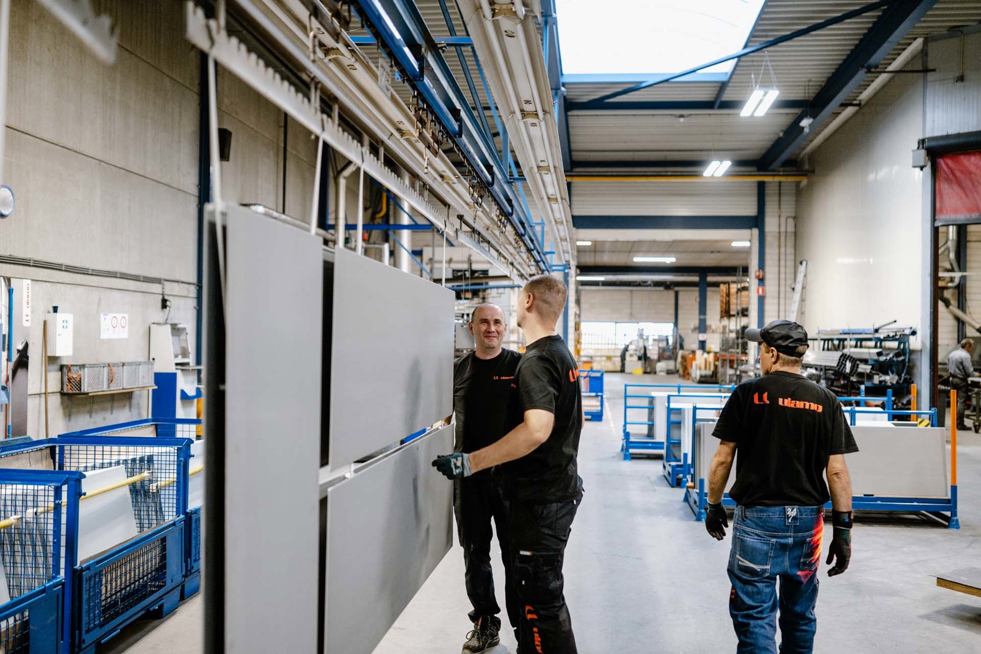 Productiemedewerker lakkerij - Ulamo Metaal | Ulamo